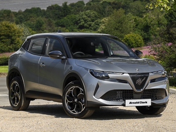 New 26 Alfa Romeo Junior 1.2 Turbo Ibrida 5dr Auto [Premium pack ...