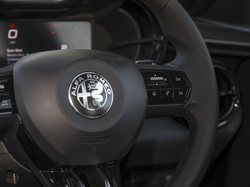 New 26 Alfa Romeo Junior 1.2 Turbo Ibrida 5dr Auto [Premium pack ...