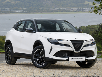 New 26 Alfa Romeo Junior 1.2 Turbo Ibrida 5dr Auto [Premium pack ...