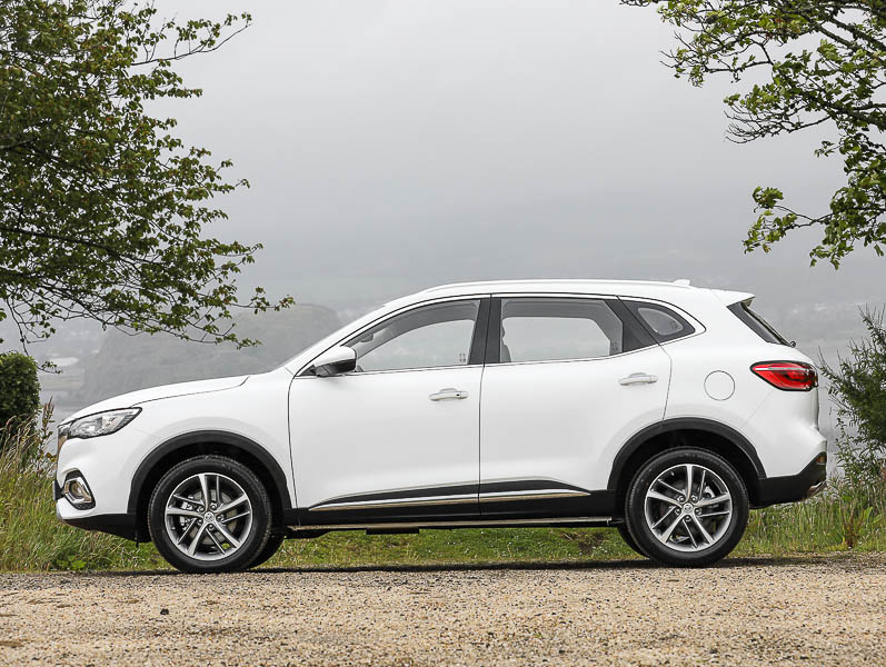 New MG HS Cars for sale | Arnold Clark